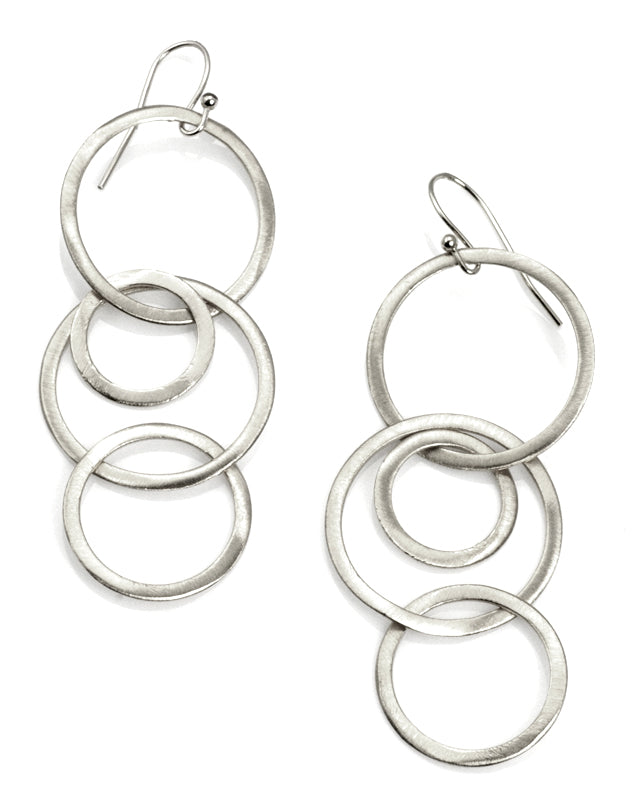 Philippa Roberts: Links. silver earrings – Iowa Artisans Gallery